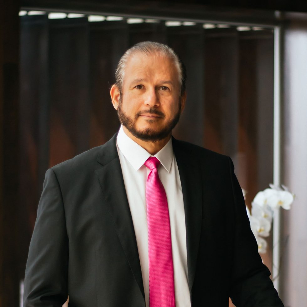 Dr. Román Zaldivar | Dr. Román Zaldivar